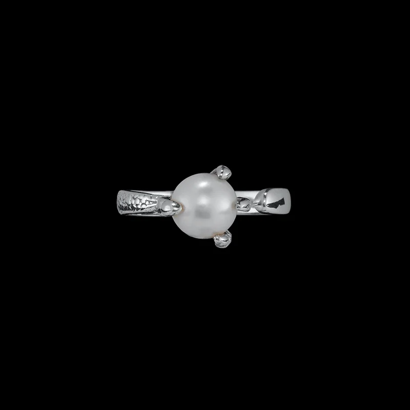 Claw Pearl Ring - Maria Nilsdotter - Nordic Spectra